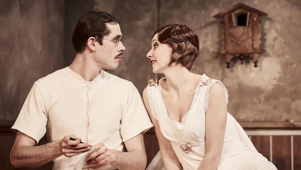 Kulturní portál – Náměsíčná komedie – Hrají: Jan Hušek, Lenka Langová ...